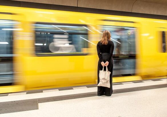 Train Accident Causes Major Disruption at London Stations | Complete ...